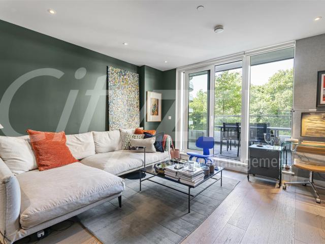 Apartment at Queenstown Road, Greater London