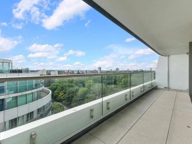 Apartment at Queenstown Road, Greater London