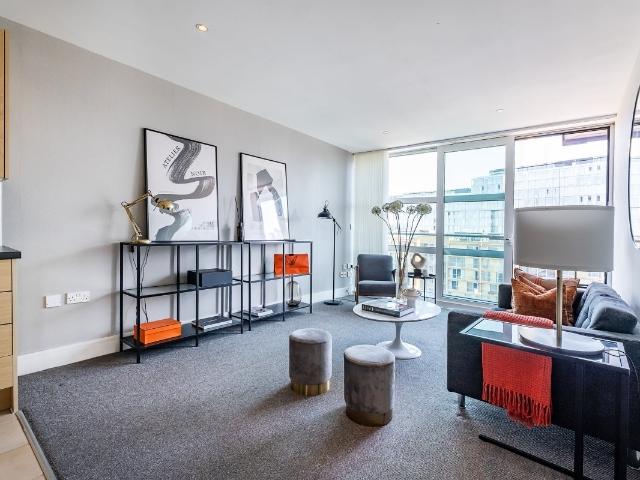 Apartment at Queenstown Road, Greater London
