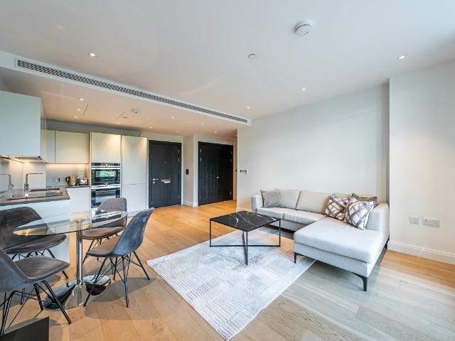 Apartment at Queenstown Road, Greater London