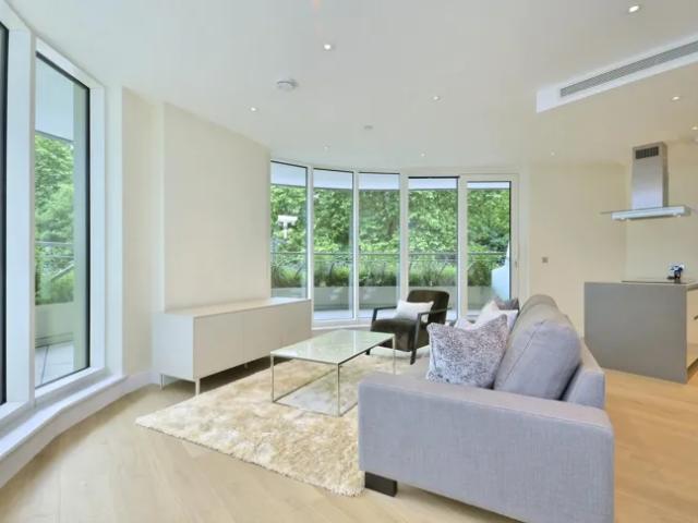 Apartment at Queenstown Road, Greater London