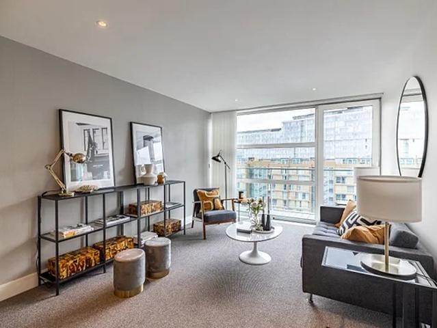 Apartment at Queenstown Road, Greater London