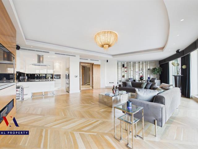 Apartment at Queenstown Road, Greater London