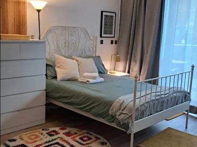 Apartment at Queenstown Road, Greater London