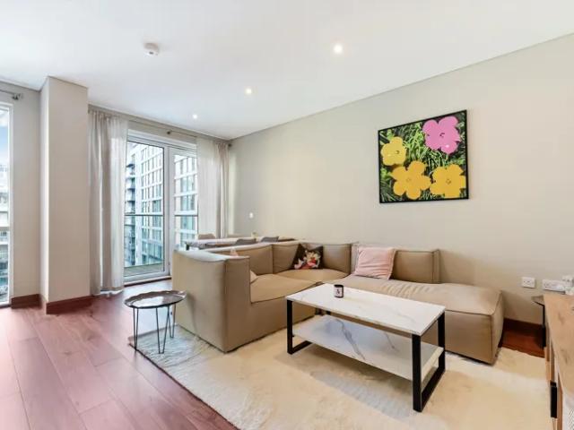 Apartment at Queenstown Road, Greater London
