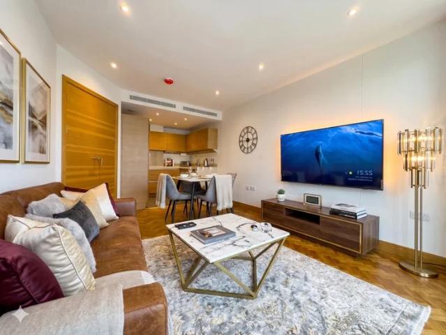 Apartment at Queenstown Road, Greater London