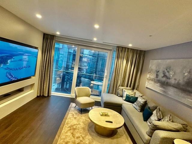 Apartment at Queenstown Road, Greater London