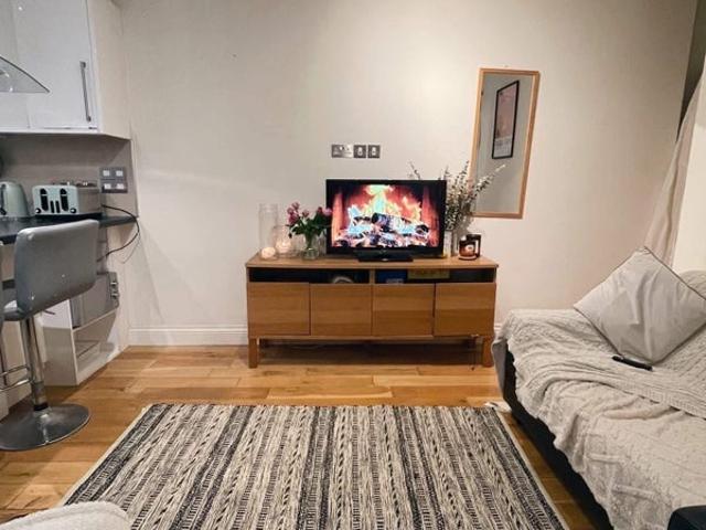 Apartment at Queenstown Road, Greater London