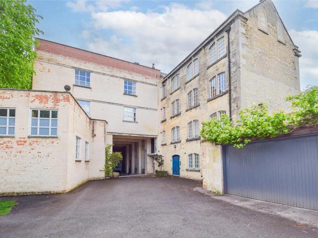 Apartment at Quemerford, Calne