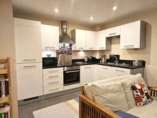 Apartment at Queripel Close, Tunbridge Wells