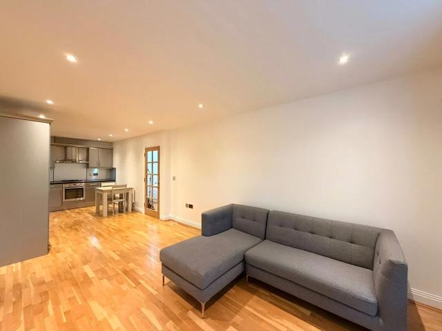 Apartment at Rotherhithe Street, Greater London