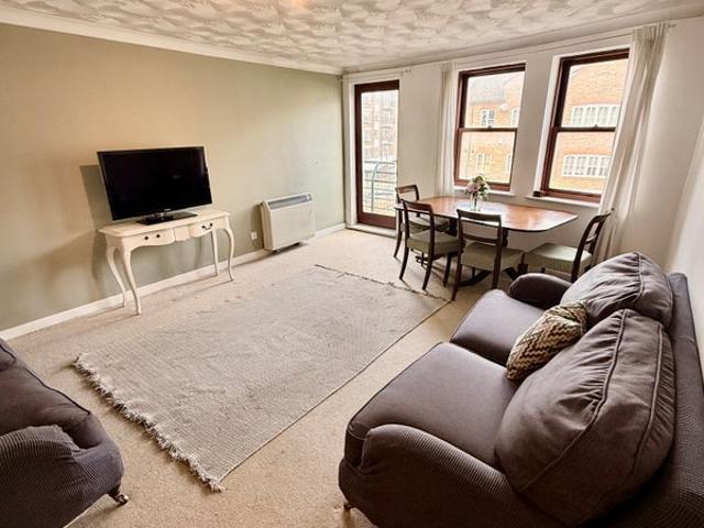 Apartment at Rotherhithe Street, Greater London