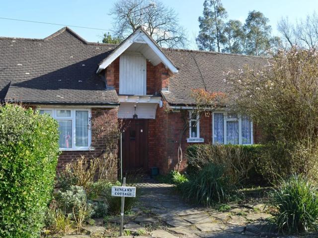 Apartment at Round Oak Road, Elmbridge