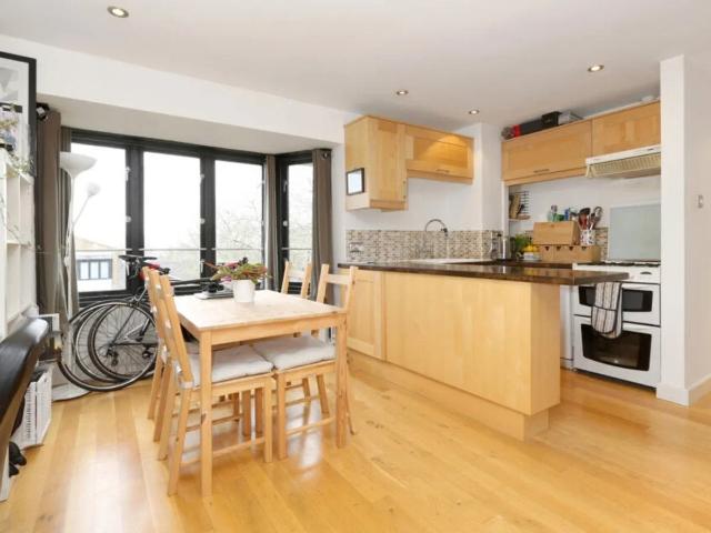Apartment at Rowan Walk, Greater London