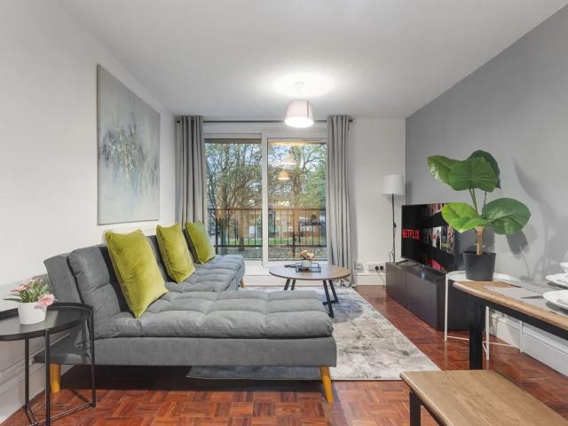 Apartment at Rowan Walk, Greater London