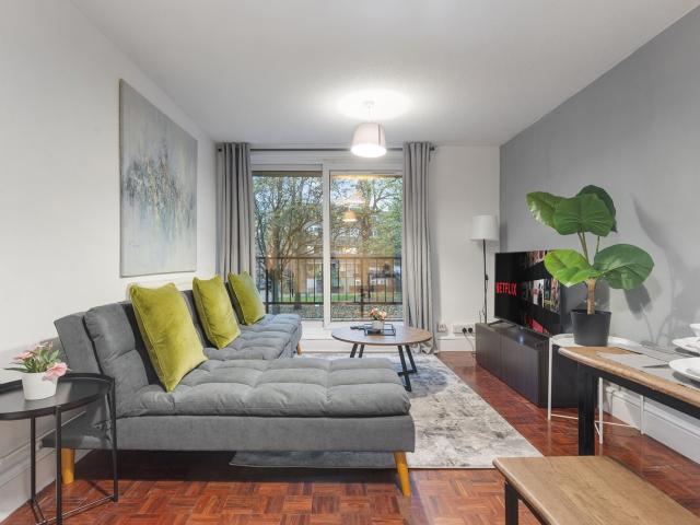 Apartment at Rowan Walk, Greater London