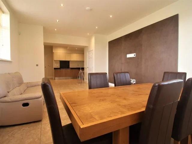 Apartment at Royal Connaught Drive, Hertsmere