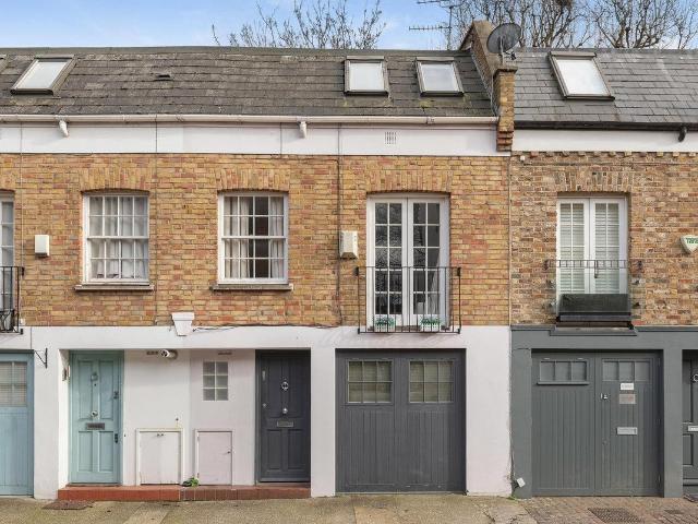 Apartment at Royal Crescent Mews, Greater London