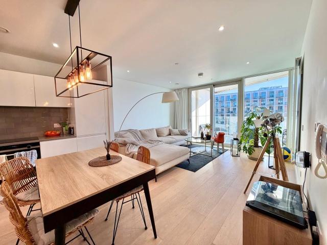Apartment at Royal Crest Avenue, Greater London