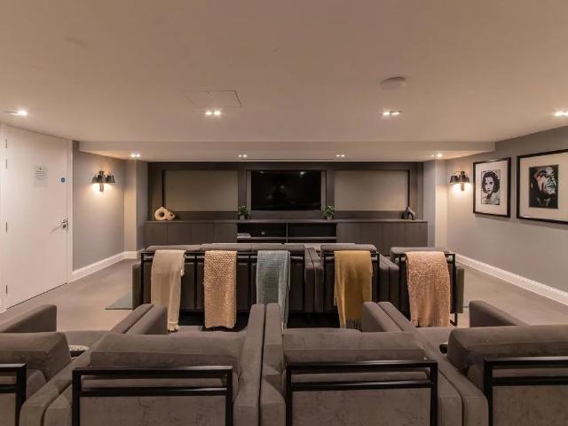 Apartment at Royal Engineers Way, Greater London