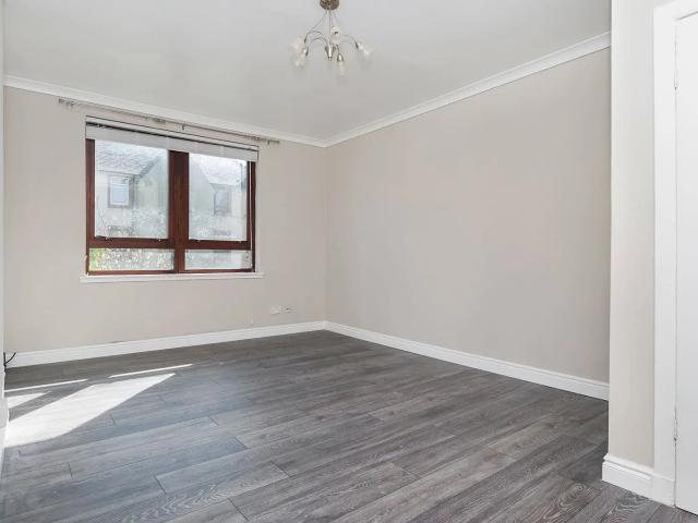 Apartment at Royston Mains Avenue, City of Edinburgh
