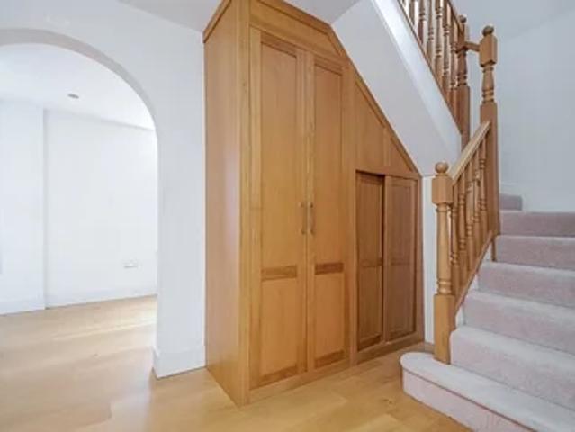 Apartment at Robin Hood Way, Greater London