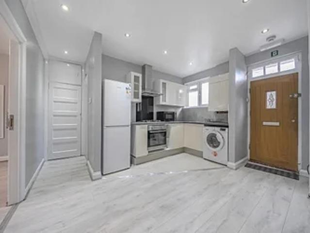 Apartment at Robin Hood Way, Greater London