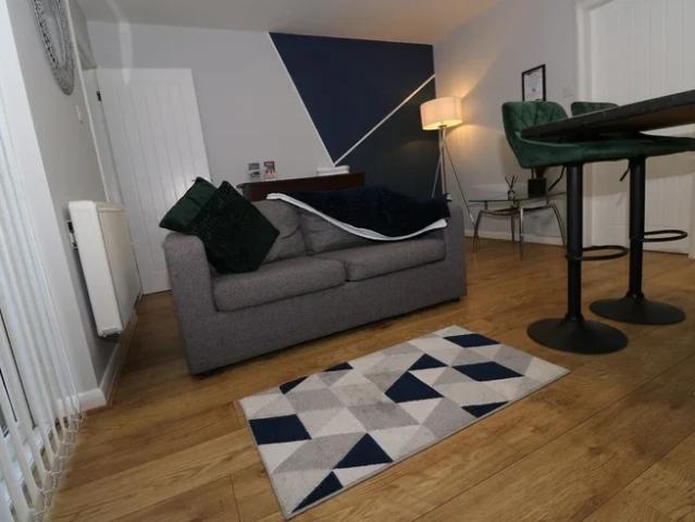 Apartment at Robin Hood's Walk, Boston