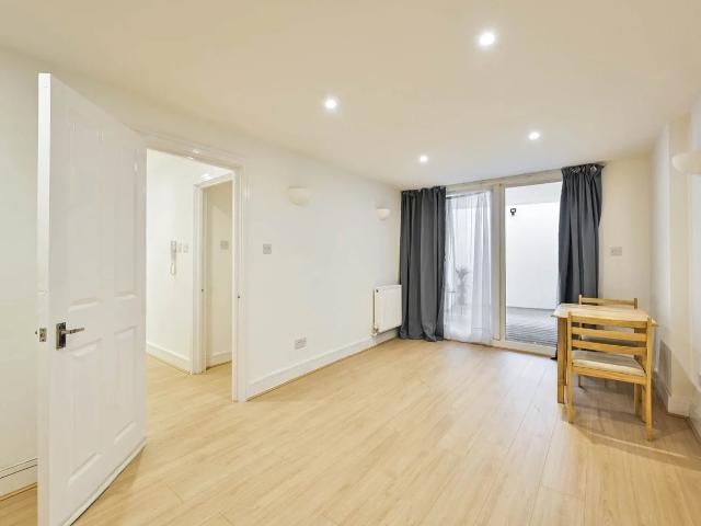 Apartment at Robinson Road, Greater London