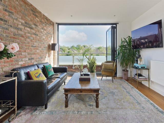 Apartment at Robson Avenue, Greater London