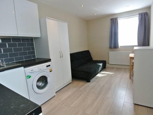 Apartment at Rockhall Road, Greater London