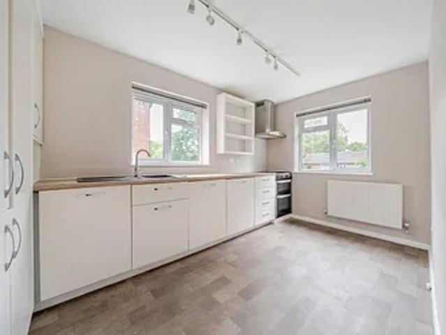 Apartment at Rockingham Court, Greater London