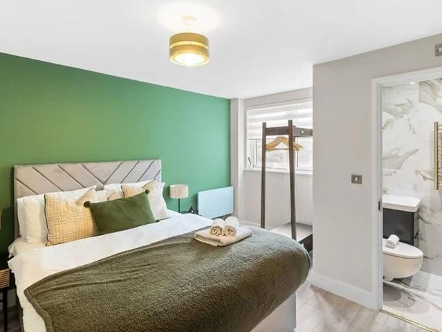 Apartment at Rockingham Street, Greater London