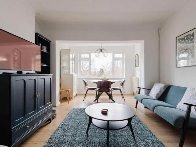 Apartment at Rodborough Road, Greater London
