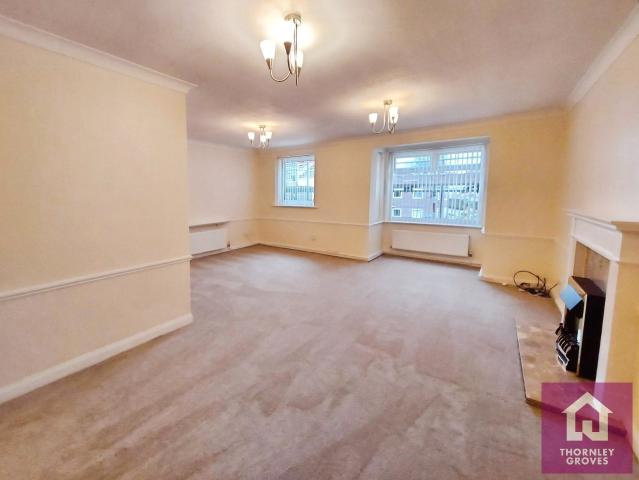 Apartment at Roe Green Avenue, Salford