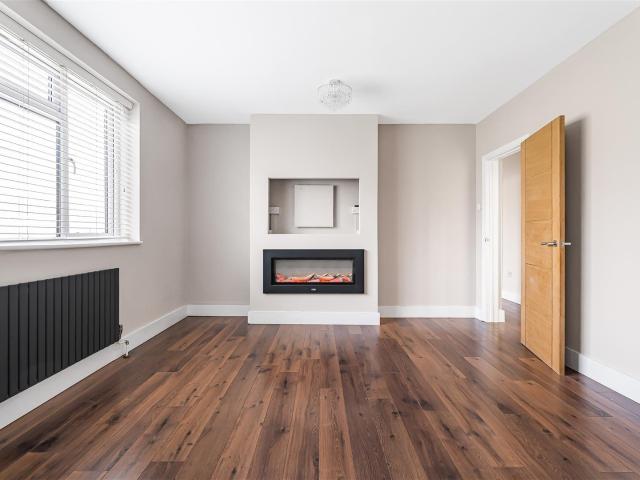 Apartment at Roebuck Lane, Epping Forest