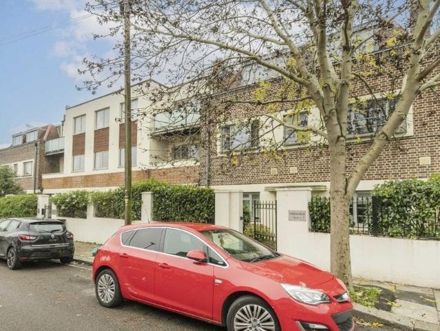 Apartment at Romeyn Road, Greater London