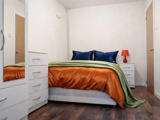 Room at Ronald Street, Greater London