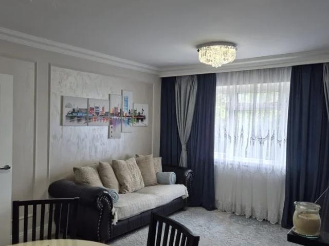 Apartment at Roosevelt Way, Greater London