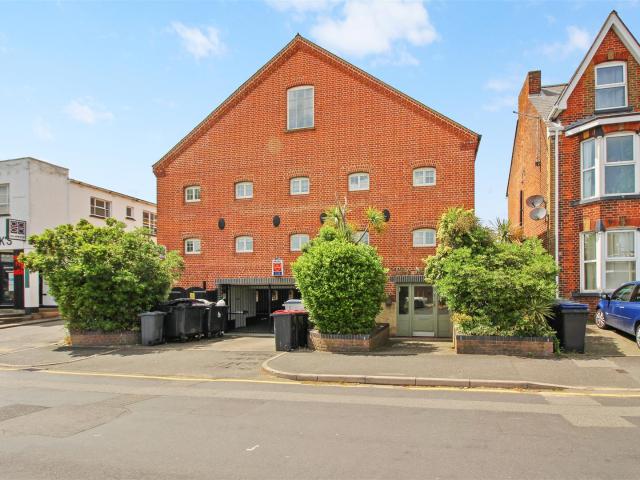 Apartment at Roper Road, Canterbury