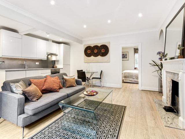 Apartment at Rosary Gardens, Greater London