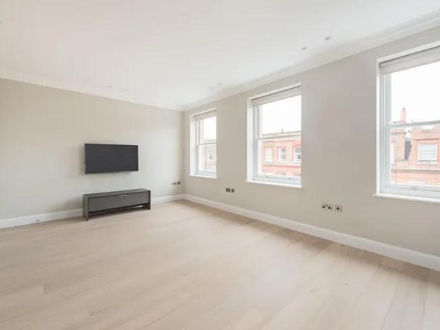 Apartment at Rosary Gardens, Greater London