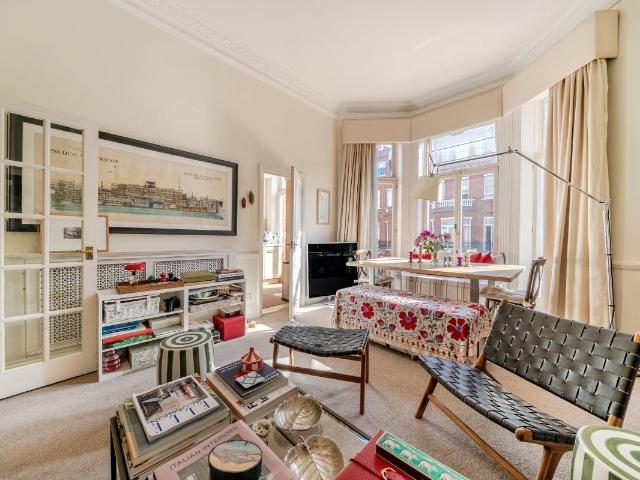 Apartment at Rosary Gardens, Greater London