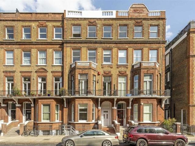 Apartment at Rosary Gardens, Greater London