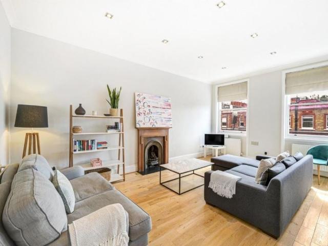 Apartment at Rosary Gardens, Greater London