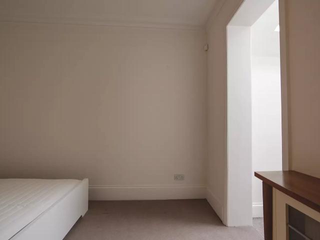 Apartment at Rosaville Road, Greater London