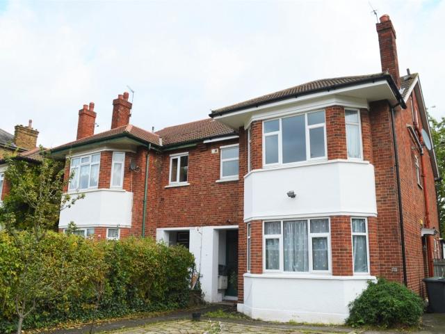 Apartment at Rose Way, Greater London