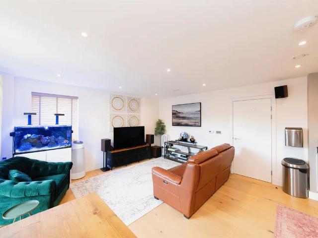 Apartment at Rose Gardens, Watford