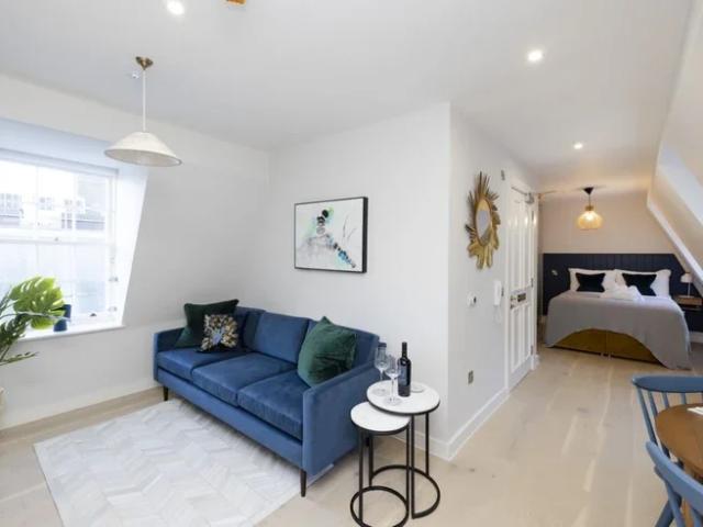 Apartment at Rose Street South Lane, City of Edinburgh