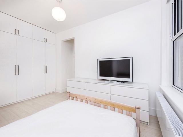 Apartment at Rosemont Road, Greater London